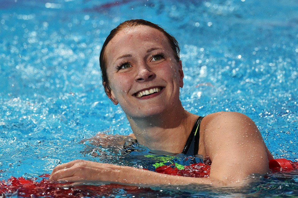 Sarah Sjostrom Slices 100 Fly World Record For Gold at the 2015 FINA ...